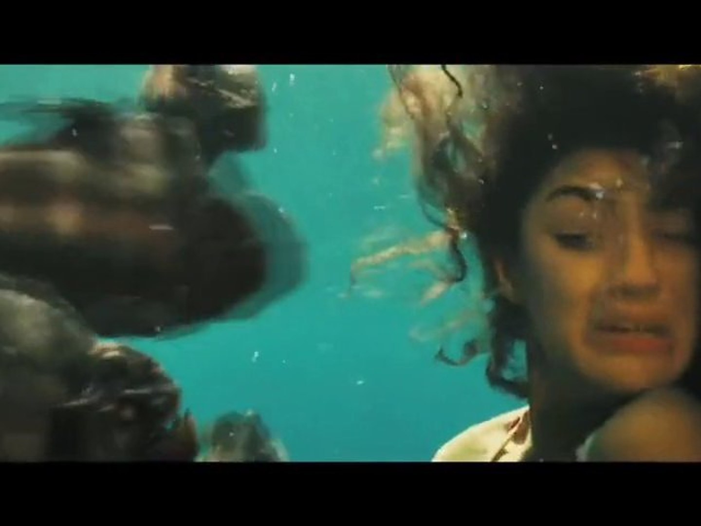 Piranha 3d Swimming Scene