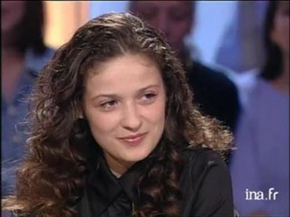 Interview biographie de Raffaëla Anderson - Vidéo Dailymotion