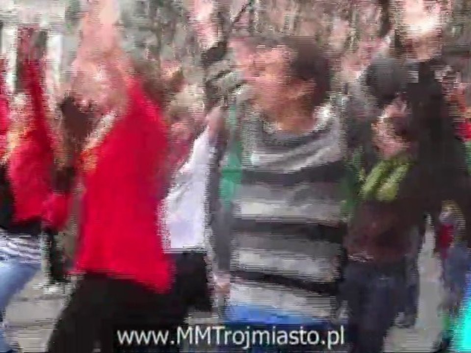 Flash Mob: Shakira - Waka Waka in Gdansk - video Dailymotion