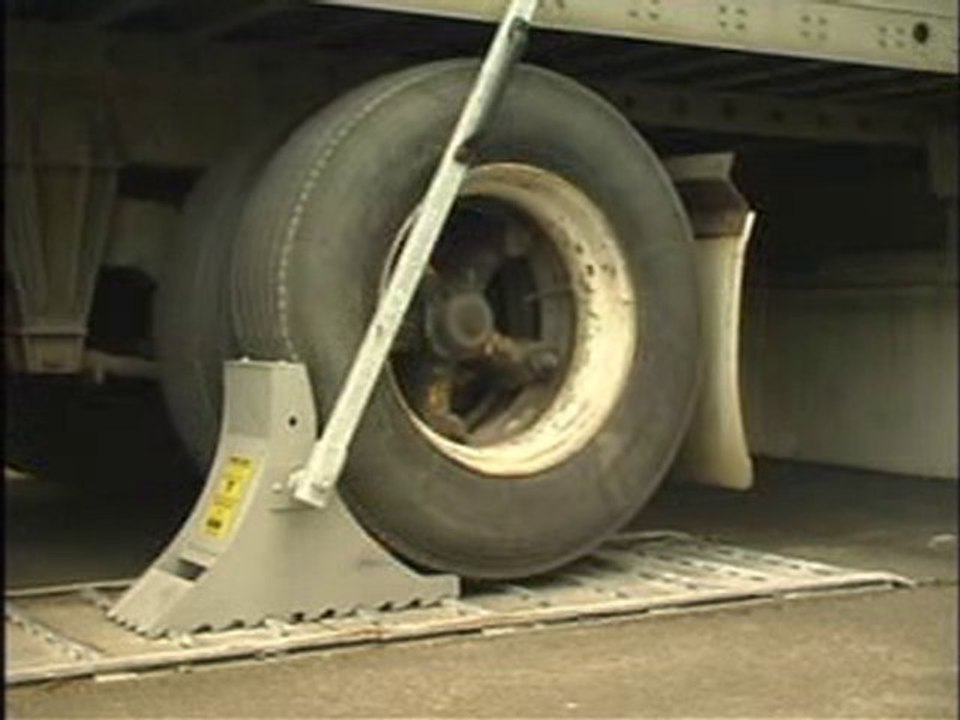 Power Chock - vehicle restraint - Vidéo Dailymotion