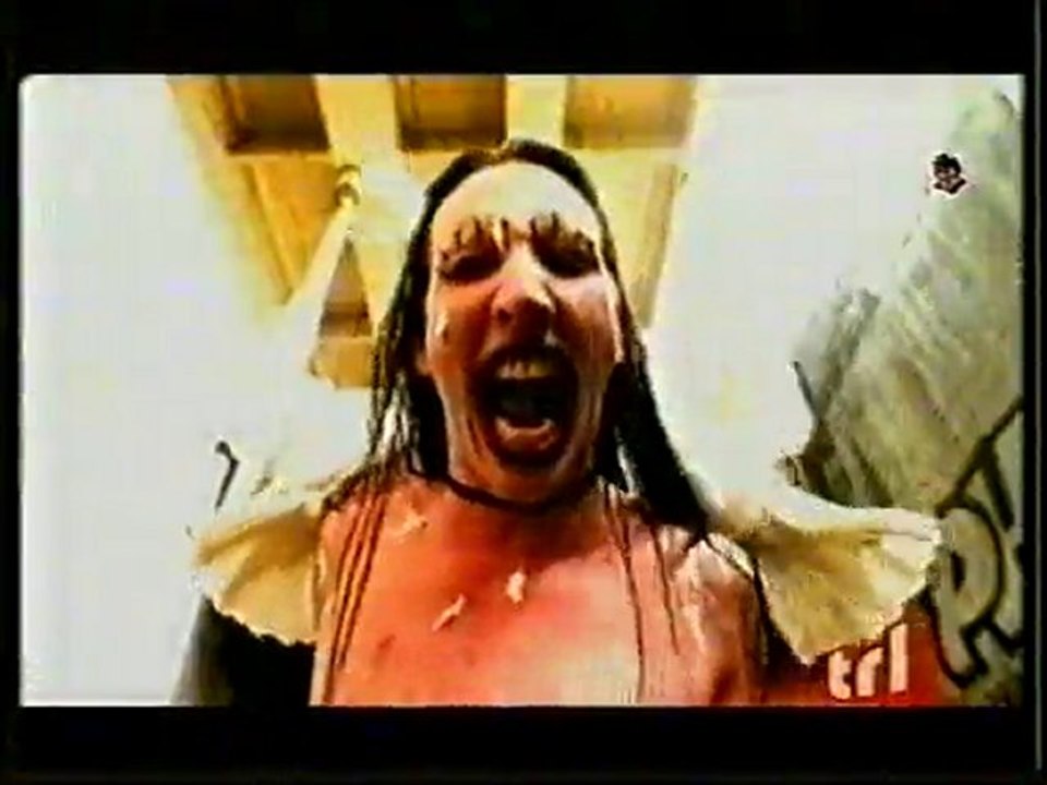 Avril Lavigne TRL MTV UK 2004 tour bus cribs - video Dailymotion