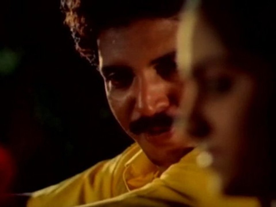 Anthivarum Neram - Nilalgal Ravi Latha Romance Scene - video Dailymotion