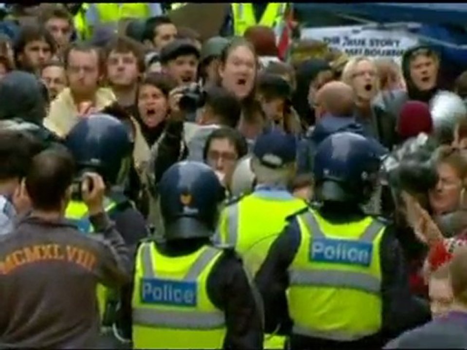OCCUPY MELBOURNE: Riot police clash with protesters - video Dailymotion