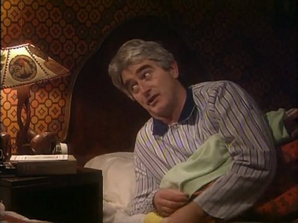 Father Ted - 1x02 - Entertaining Father Stone vost fr - Vidéo Dailymotion