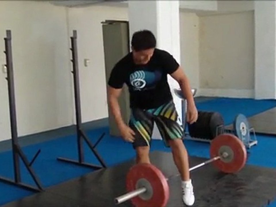 Remo Con Barra Con Agarre Invertido. Ejercicio De Espalda. - Vídeo ...