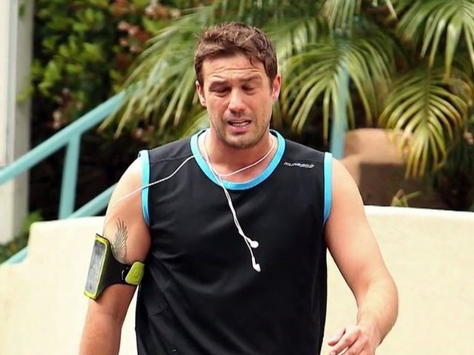 Ricky Whittle Shows Off His Washboard Stomach While Jamie Lomas Covers ...