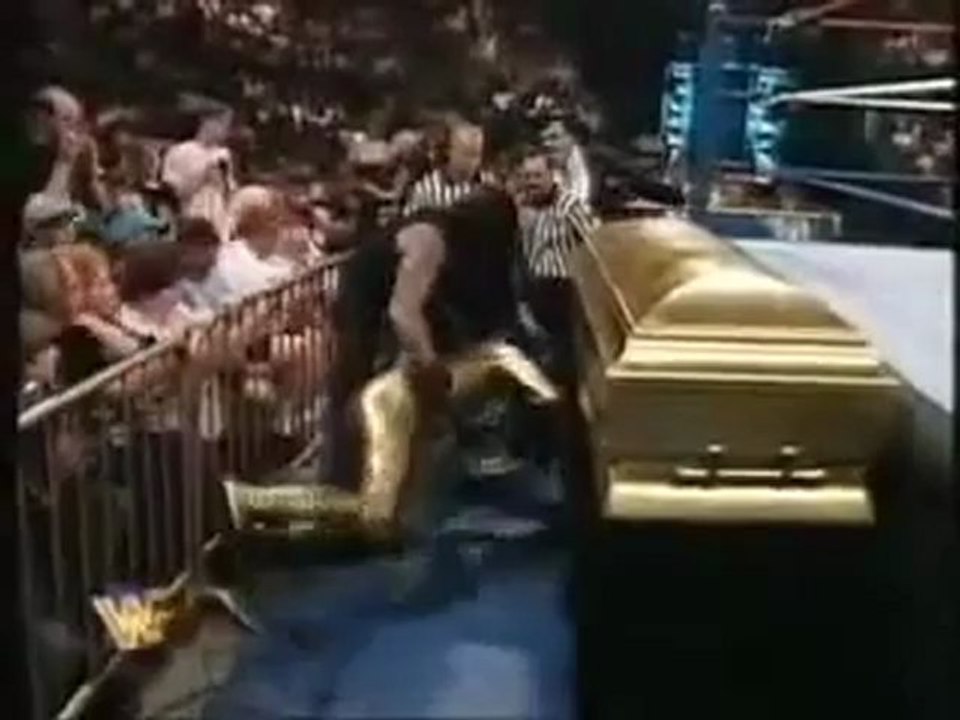 WWE-Universal.Fr - Goldust VS Undertaker (Casket Match ...