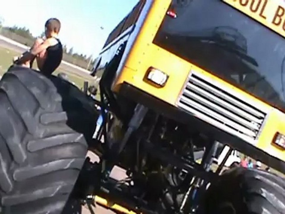 Cool Bus Monster Truck Wheelies Higher Education - video Dailymotion
