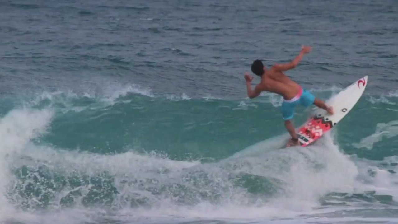 Gabriel Medina Backflip Surf - Vidéo Dailymotion