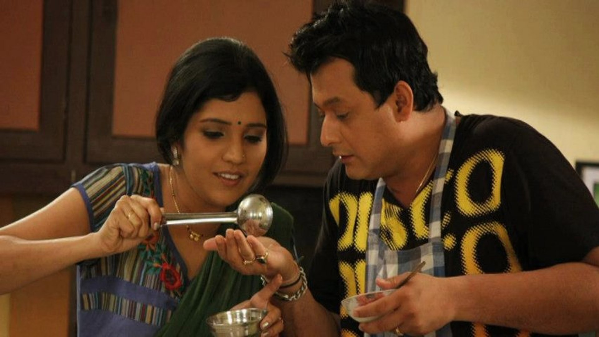 Mukta Barve And Swapnil Joshi In Eka Lagnachi Dusari Goshta
