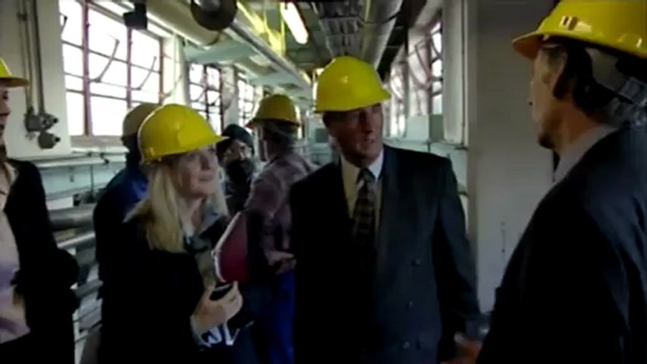 The Thick of It - Minister (Hugh Abbot) tries to leave early - video ...