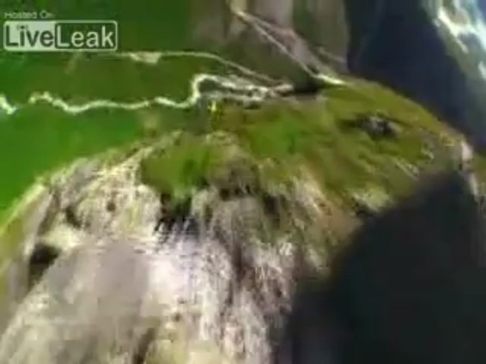 Loic Jean Albert, un maître du wing suit acrobatique - Vidéo Dailymotion