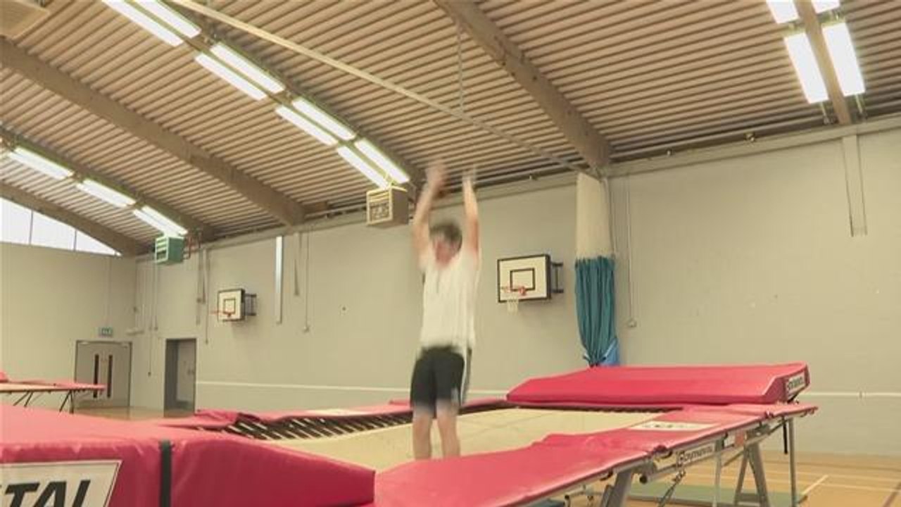 Step By Step Guide To The Back Drop In Trampolining - video Dailymotion