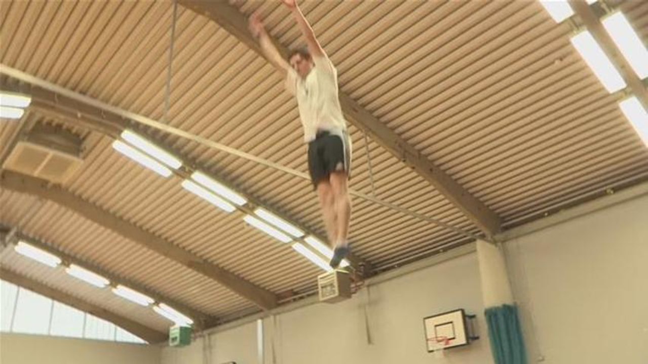 Step By Step Guide To The Full Twist In Trampolining - video Dailymotion
