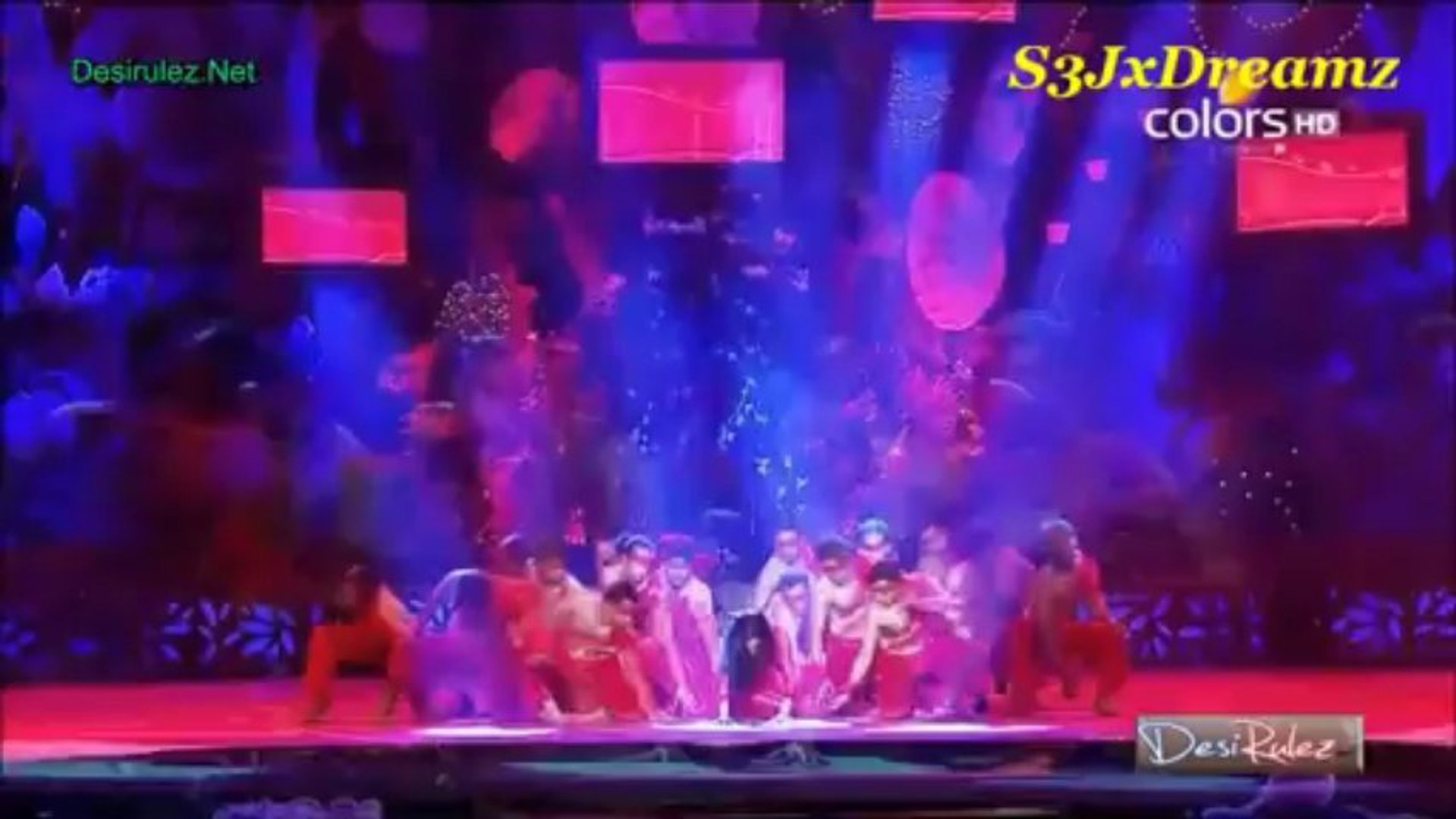 Sanaya Irani Dance In Star Parivaar Awards 2022