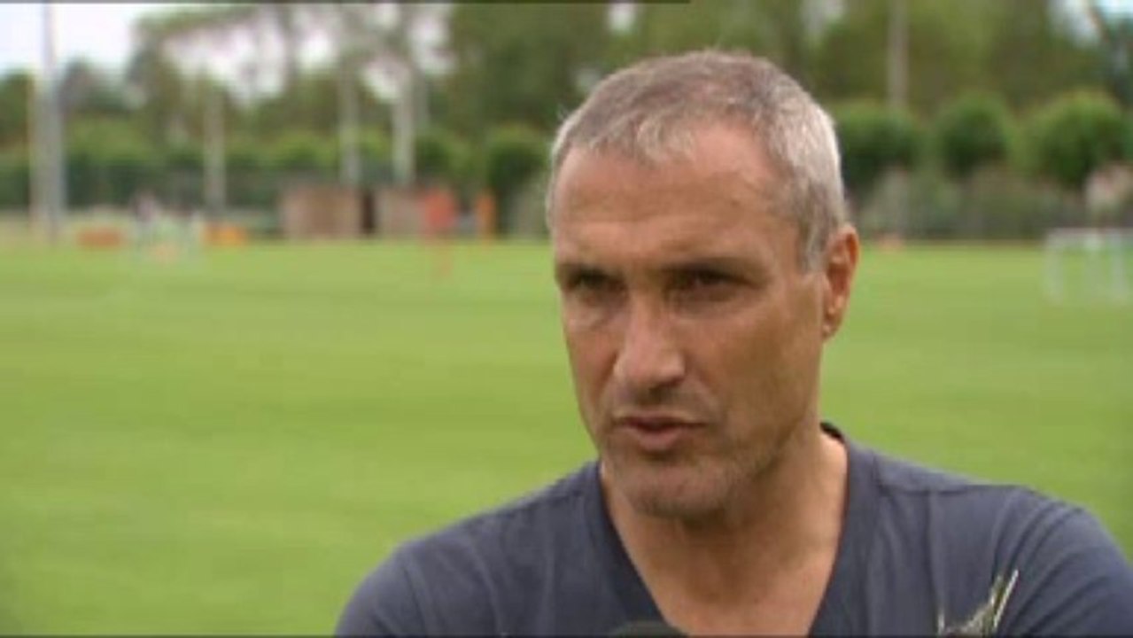 Bernard Casoni (AJA) avant la reprise de la Ligue 2 - Vidéo Dailymotion