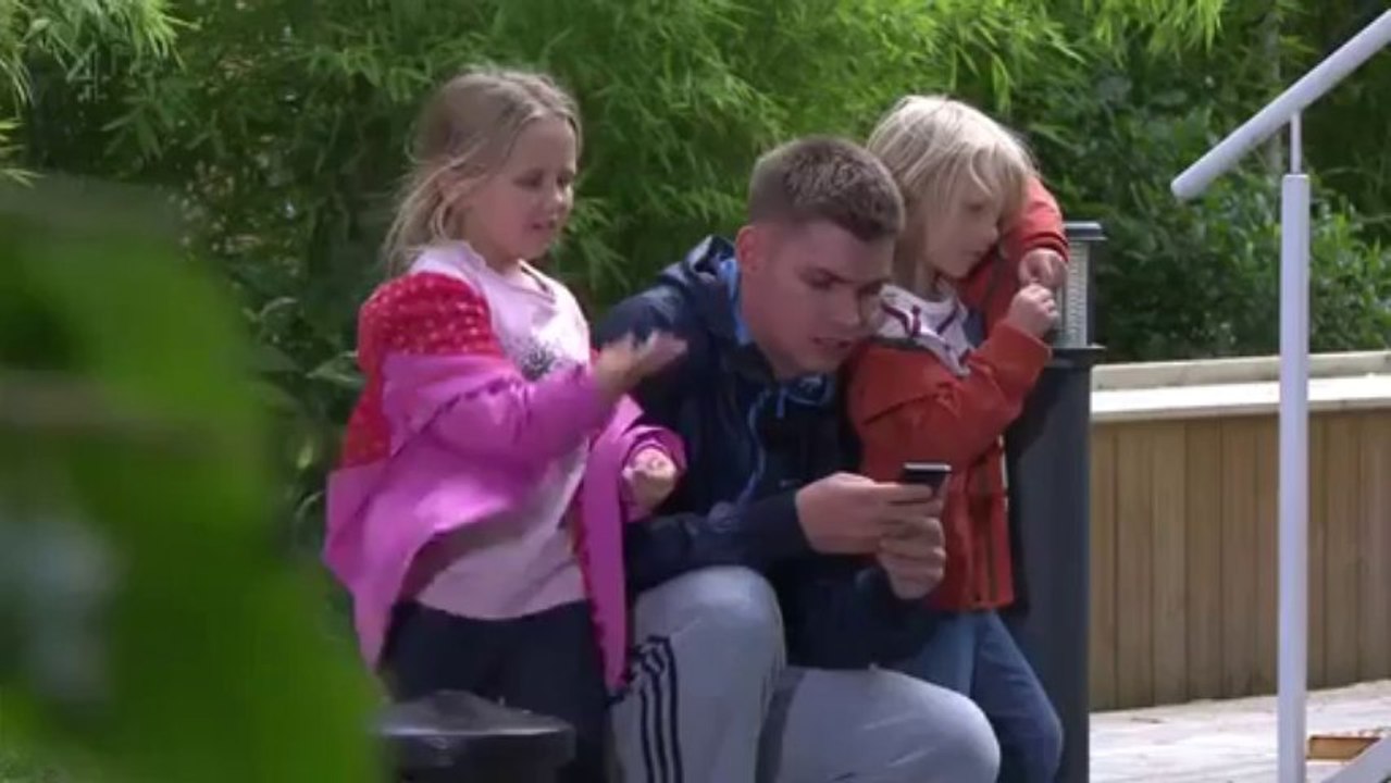 Hollyoaks The Roscoe Family (10th October 2013) - video Dailymotion