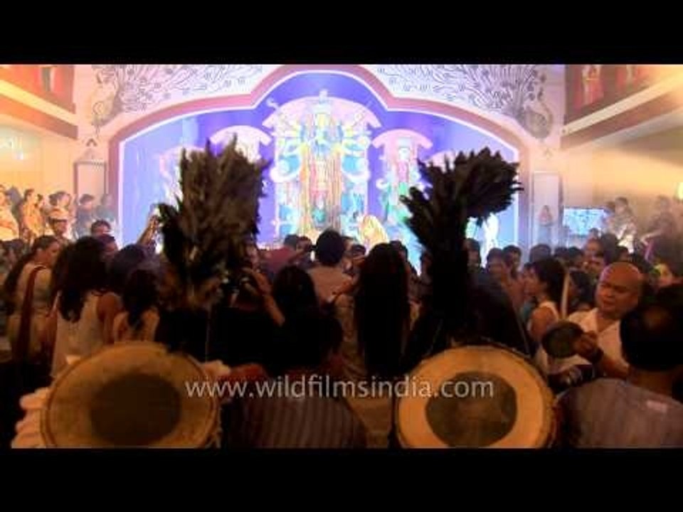 Dhak players bring the festive groove: Durga Puja - video Dailymotion