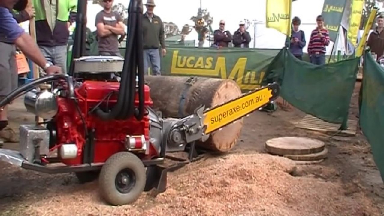 The most powerful Chainsaw : V8 engine! - Vidéo Dailymotion