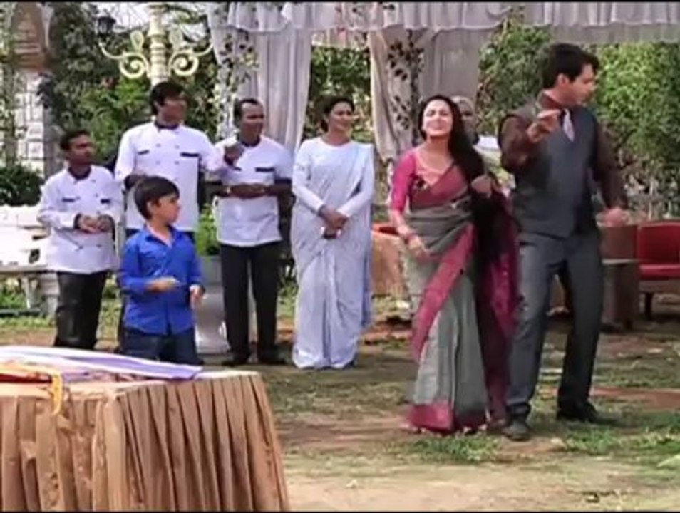 Tumhari Pakhi: Anshuman-Pakhi fly kites - video Dailymotion