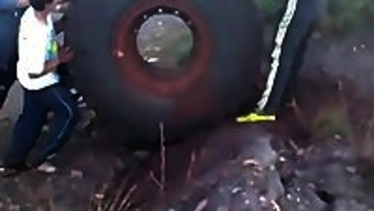 Huge Tire Bouncing Downhill Into Lake - video Dailymotion