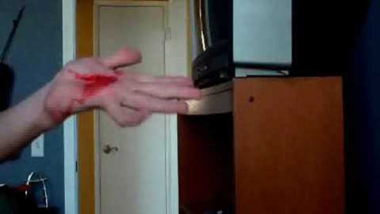 Stigmata bleeding hand illusion - video Dailymotion