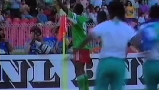 Roger Milla dances at Italia 90 - video Dailymotion