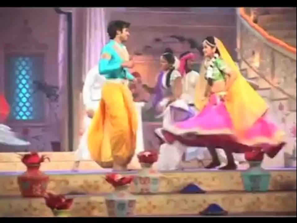 Aur Pyaar Ho Gaya : Raj-Avni celebrate Holi - video Dailymotion