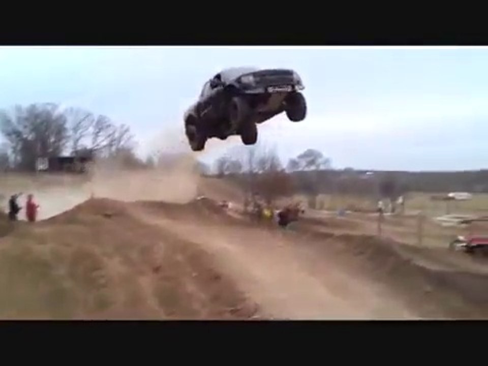 Ford Raptor Awesome Jump and Crash - Dailymotion Video