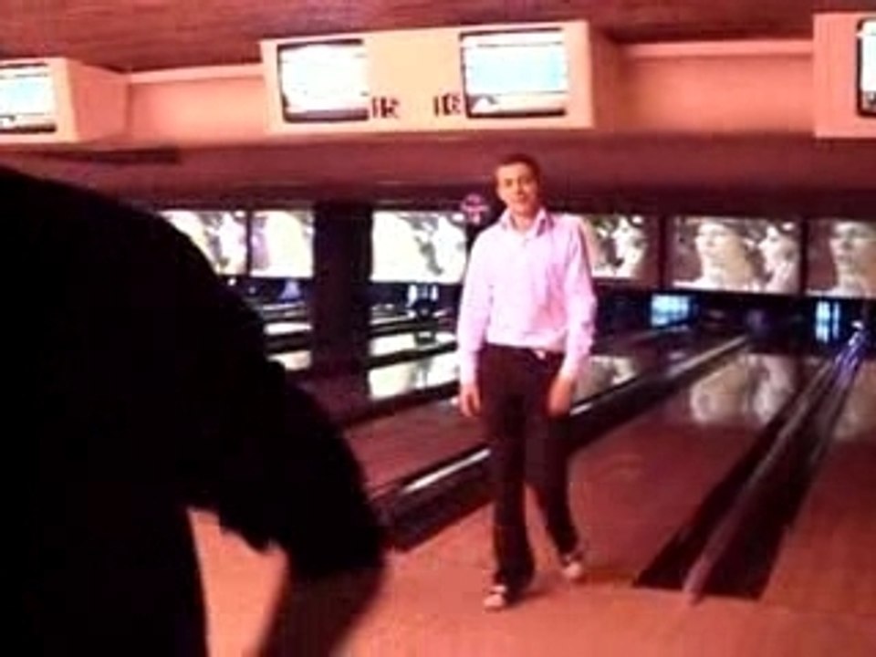 Benjamin au Bowling - Vidéo Dailymotion