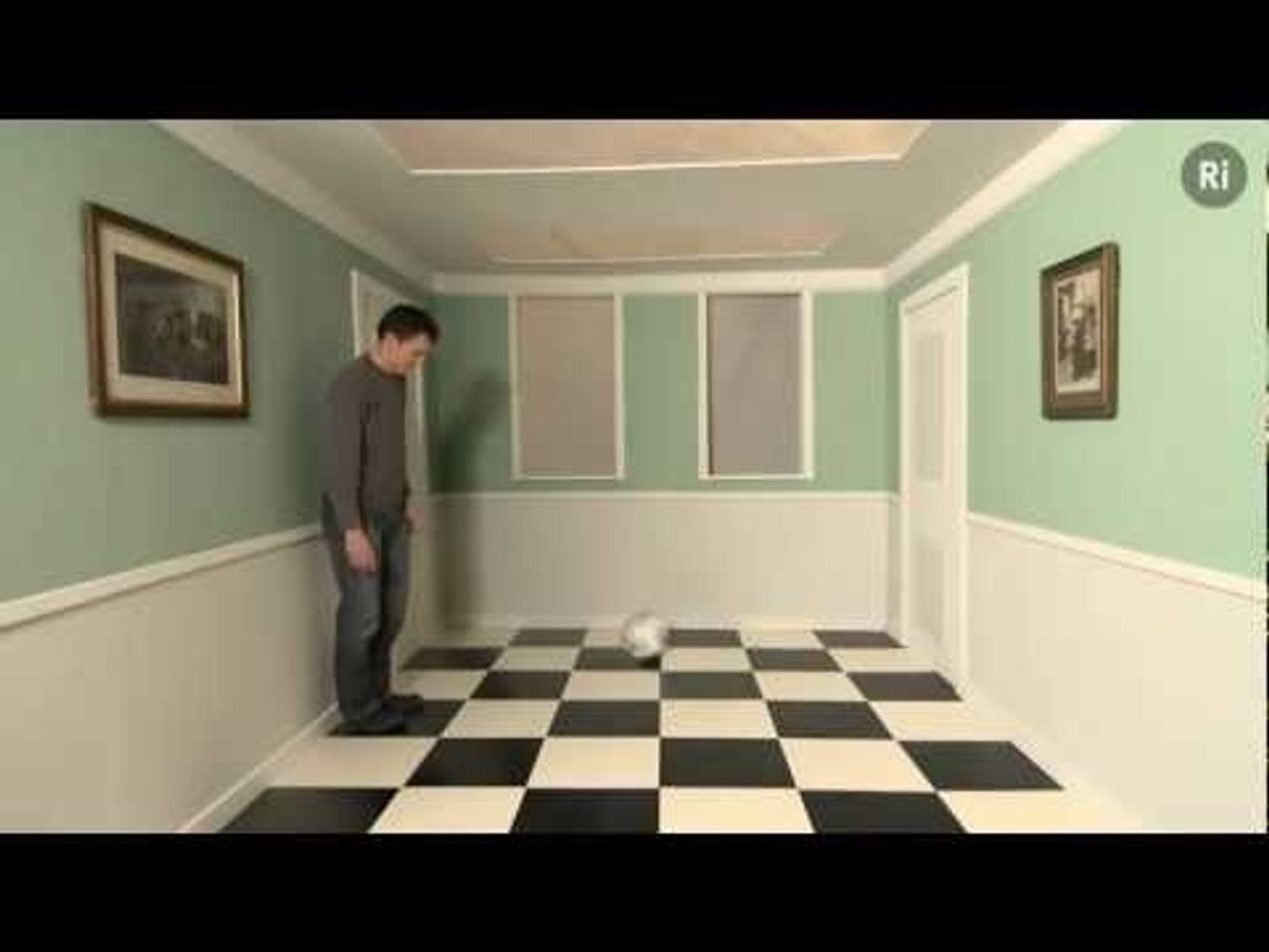Ames Room Illusion