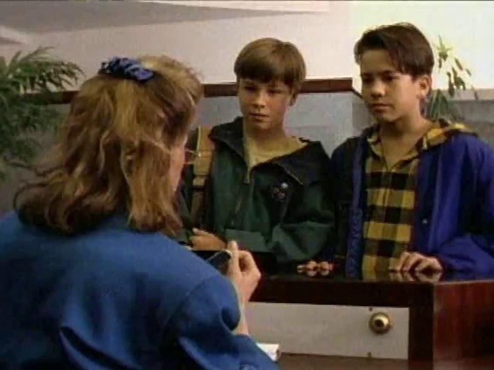 AYAOTD - S03E04 - The Tale of the Phone Police - video Dailymotion