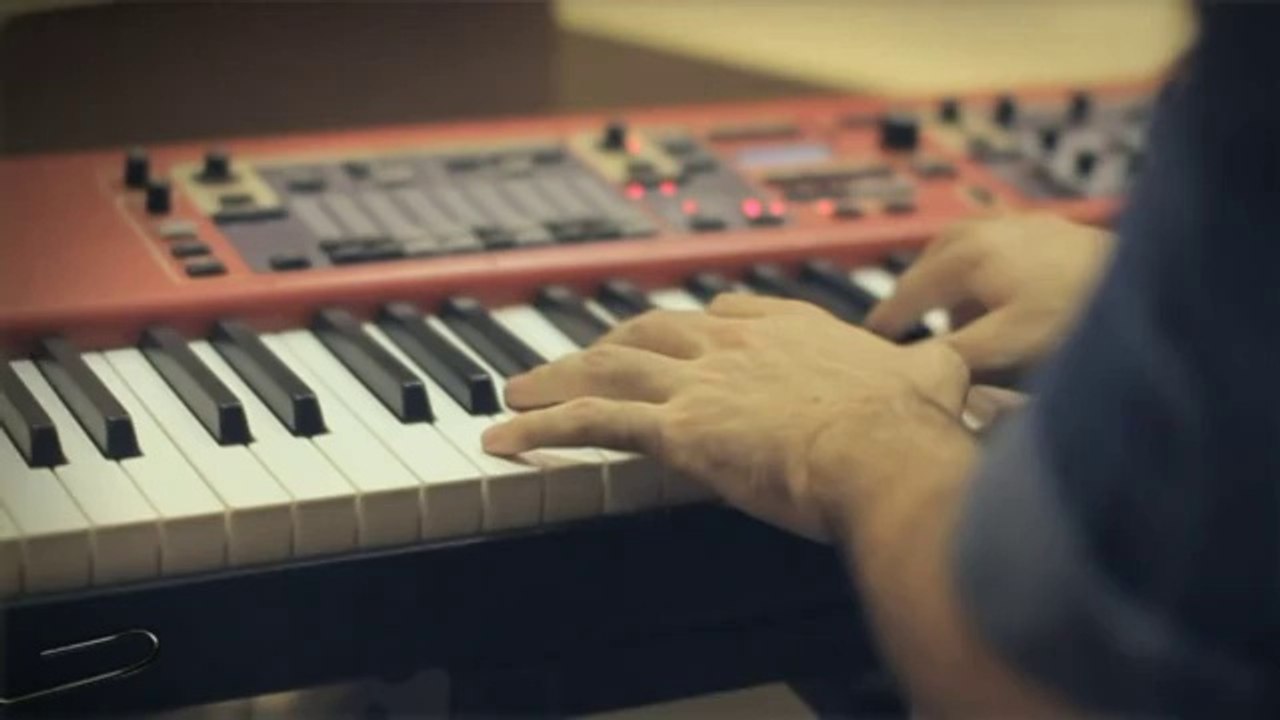 TV3 - 33 recomana - Love of Lesbian. M&M. Miralls i Miratges. Teatre ...