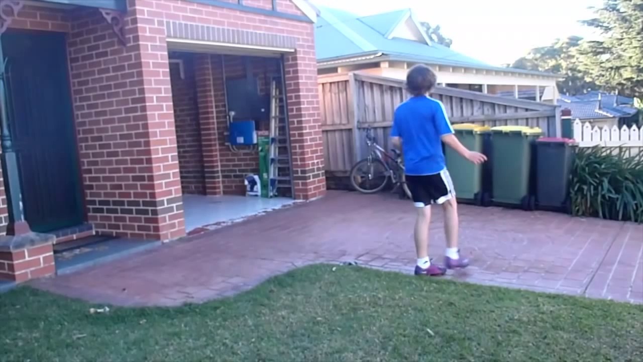 LEARN 10 EASY SOCCER FOOTBALL SKILLS AND TRICKS IN 15 MINS - video ...