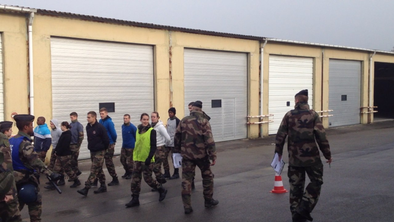 Formation au maintien de l'ordre - Vidéo Dailymotion