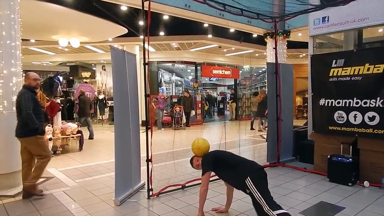 AMAZING FREESTYLE FOOTBALL SKILLS! @ Mamba Ball Tour by Jamie Knight ...