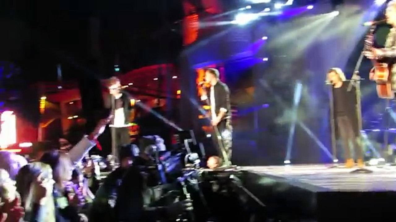 one direction Orlando - Night Changes - Louis #1DTVSpecial - video ...