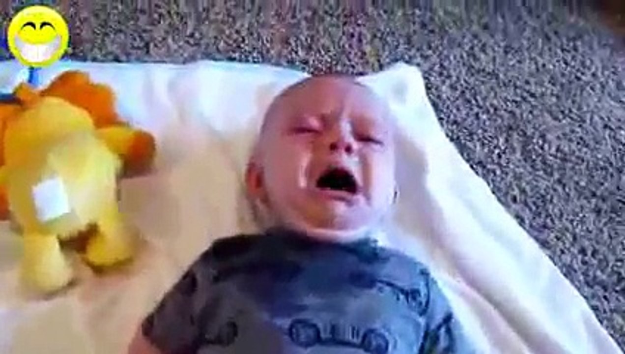 Videos de risa de bebes chistosos, graciosos y divertidos - Vídeo ...