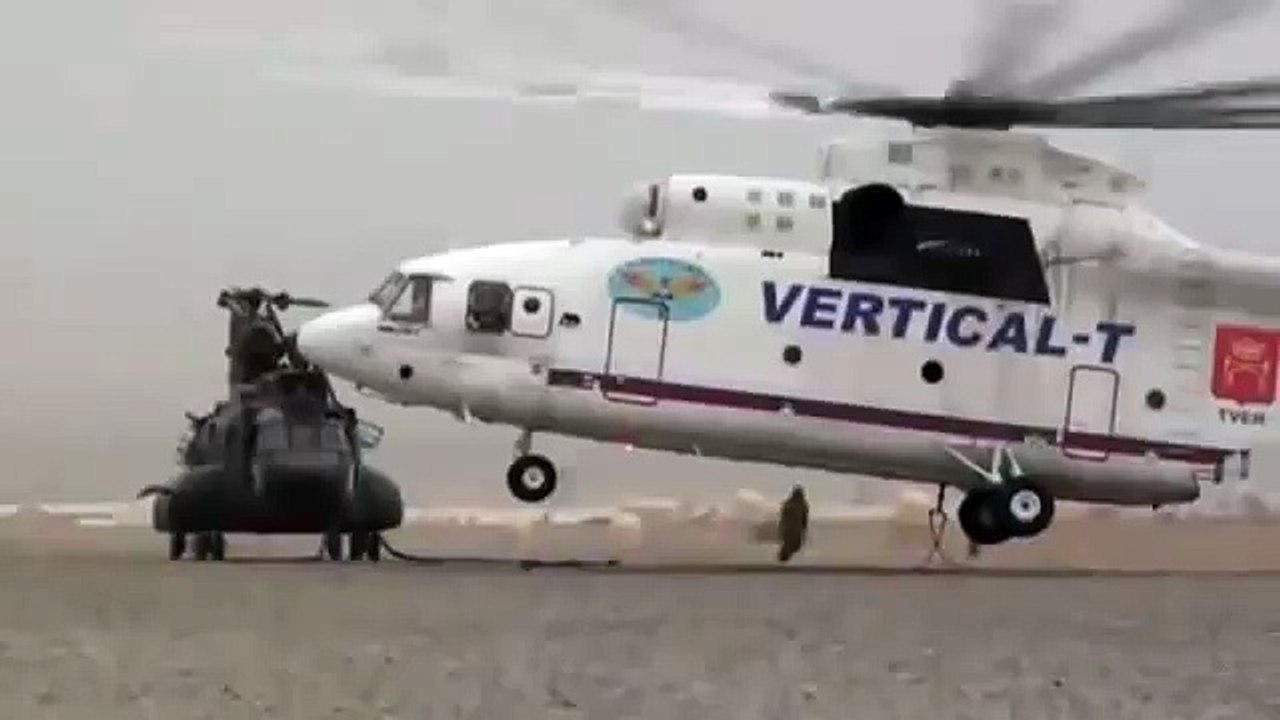 Giant Helicopter (Mil Mi-26) picks up a The Boeing CH-47 Chinook ...