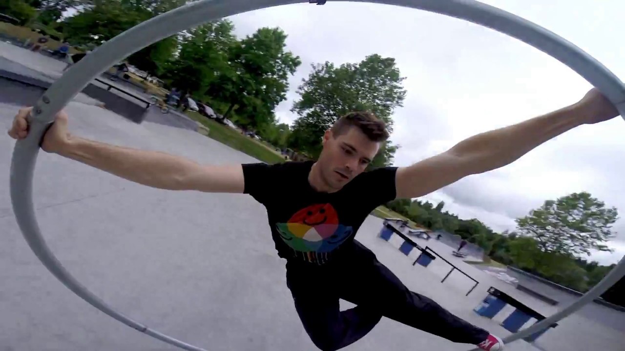 Practice Cyr Wheel in a skate park : amazing! - Vidéo Dailymotion