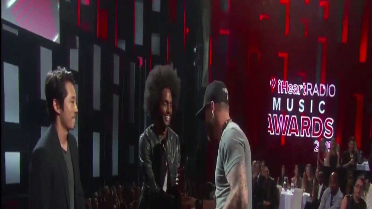 iHeart Radio Music Awards - Renegade Award- Brantley Gilbert - Vidéo ...