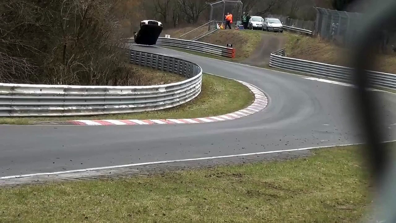 Crash Nissan GT-R Nismo Nürburgring Nordschleife - Vidéo Dailymotion