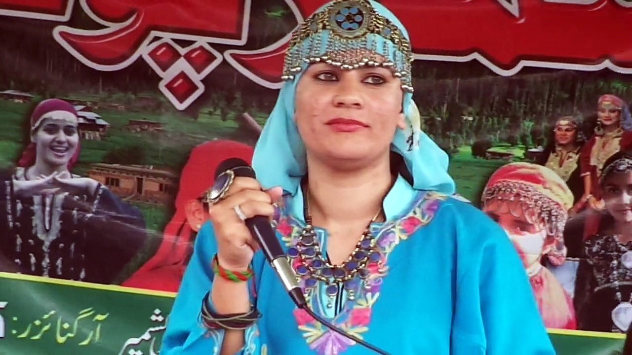 A Kashmiri lady singer perform a very beautiful song at shakar pariaan ...