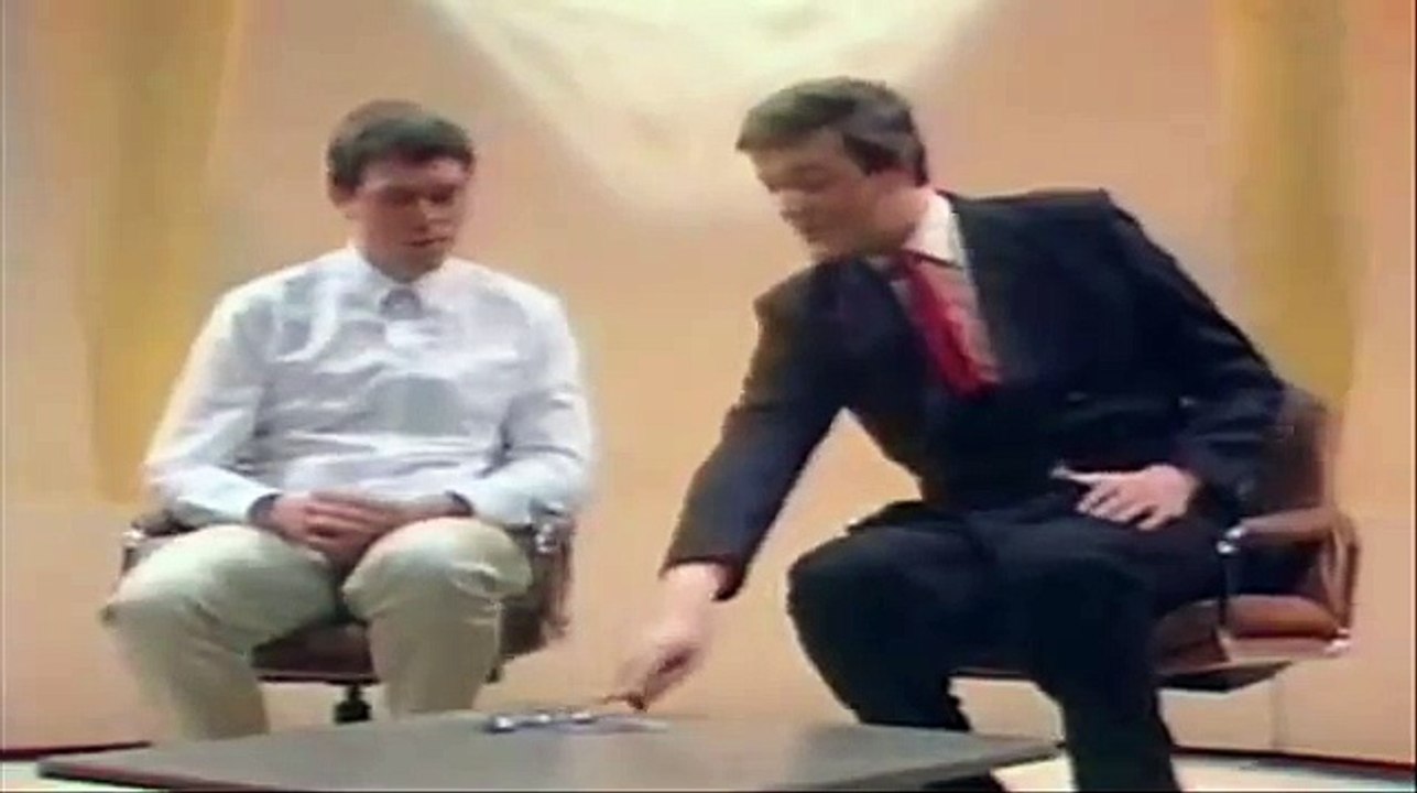 Abit of Fry and Laurie - Psychic Spoon Bender - video Dailymotion