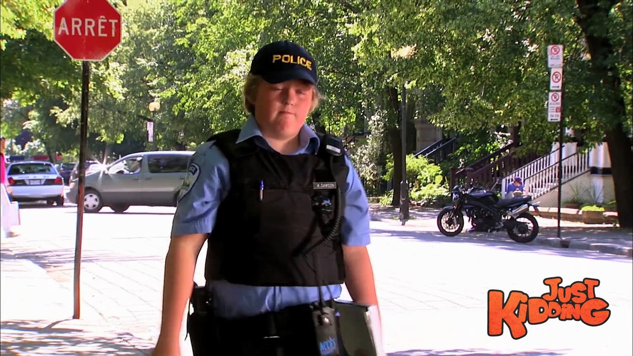 Fake Police Officer Tricks Drivers - Just Kidding Prank - Vídeo Dailymotion