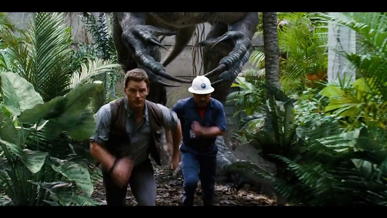 Jurassic World - Clip - Owen Escapes The Indominus Rex Paddock - video ...