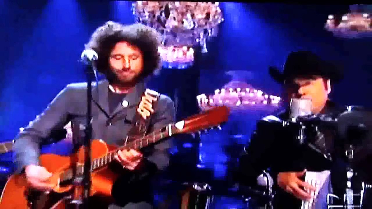 Los Tigres Del Norte Somos Mas Americanos con Zack de la rocha - video ...