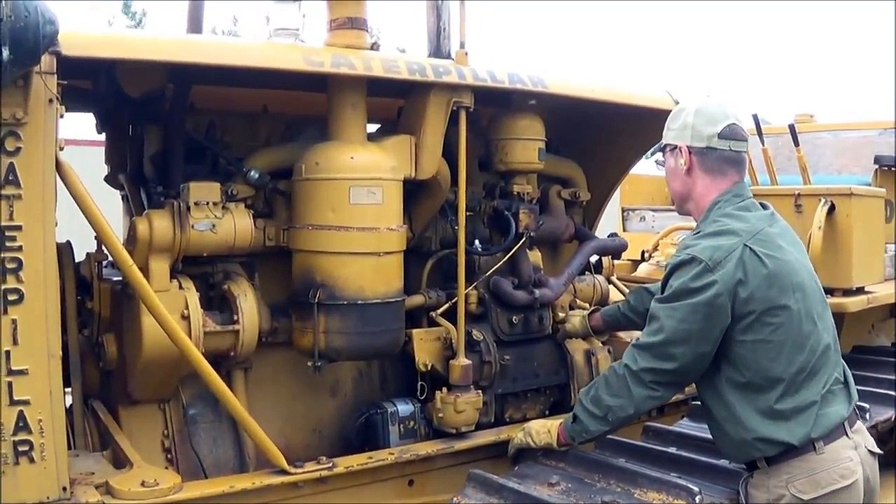 Starting old Caterpillar D8 dozer with pony motor - video Dailymotion