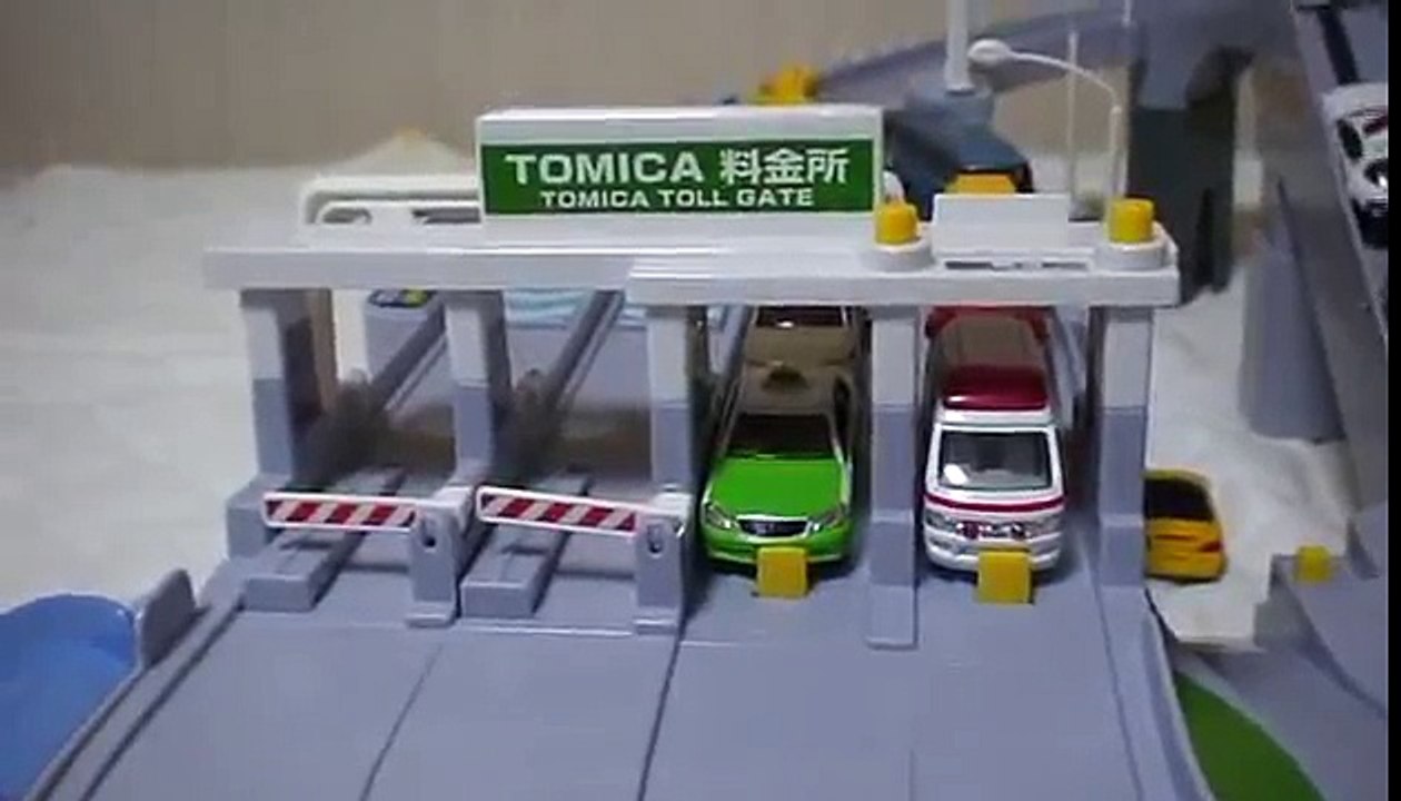 トミカ すいすいETCドライブ 料金所 (TOMICA toy electric tollgate - tollgate) - video ...