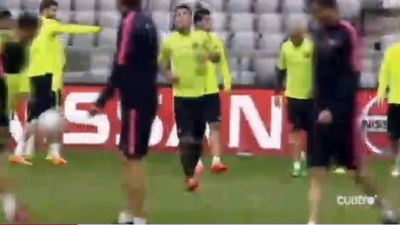 Rafinha impressionne Lionel Messi avec son chewing-gum - Vidéo Dailymotion